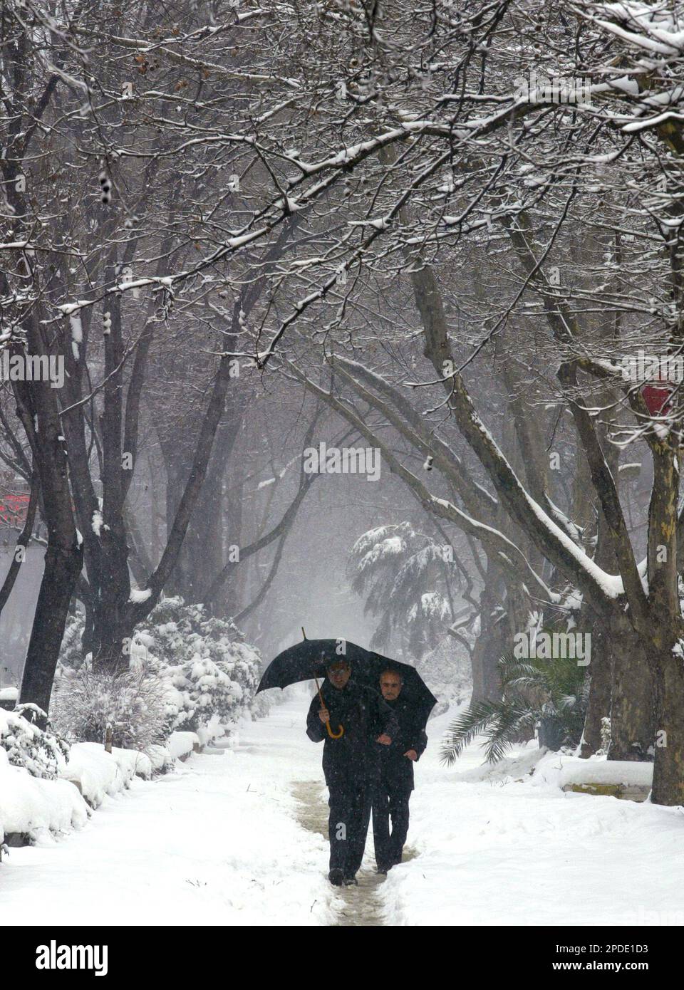 Pedestrians brave a snow storm as they walk in an Istanbul street ...