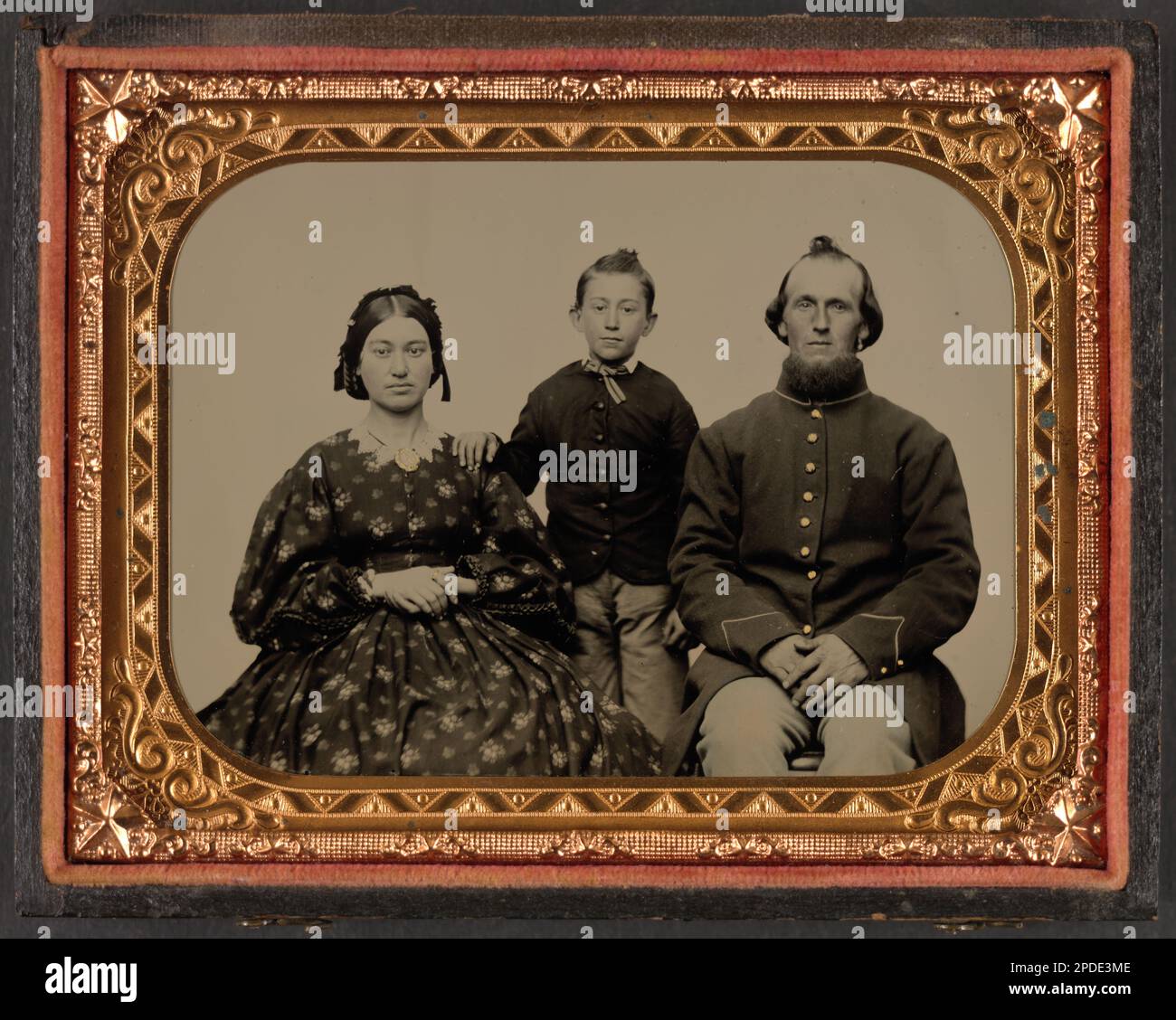 Unidentified soldier in Union uniform with wife and son. Liljenquist ...