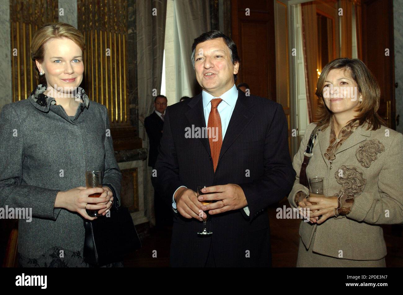 European Union Commission President Manuel Barroso, center, poses for ...
