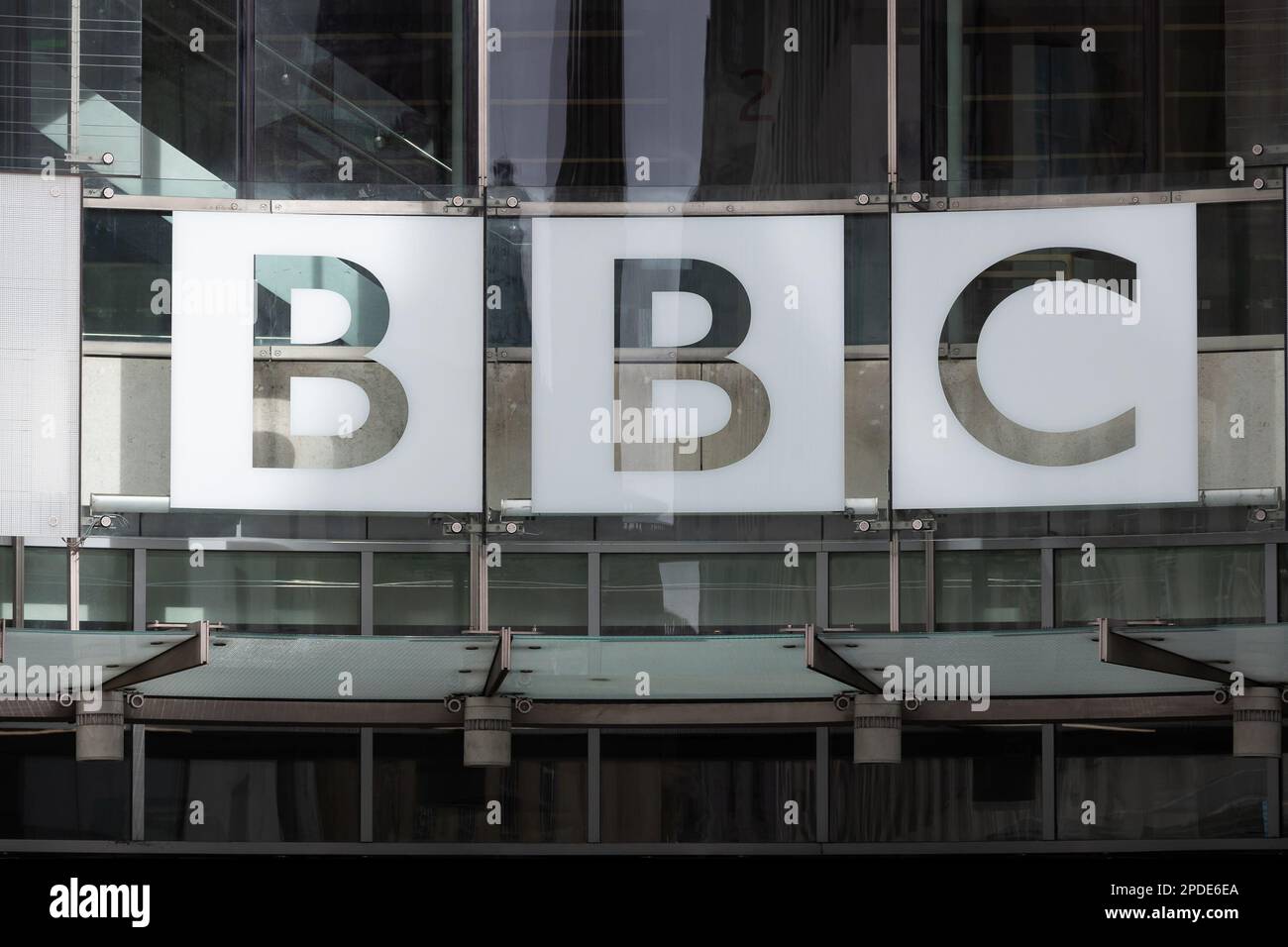 Bbc football broadcaster hi-res stock photography and images - Alamy