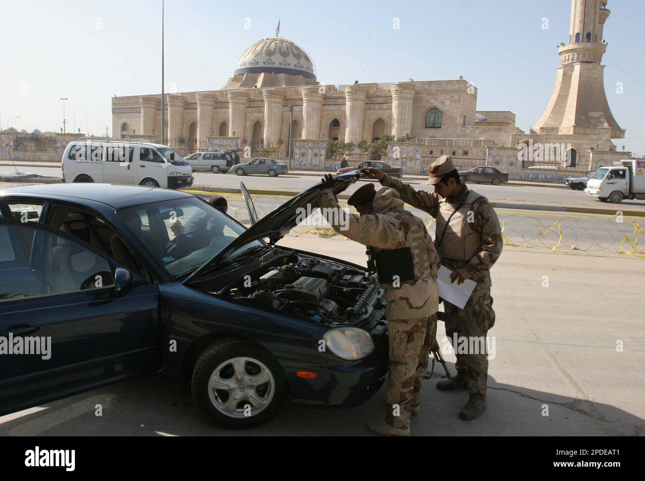 Iraqi soldiers set up a makeshift checkpoint in front of the Sunni al ...