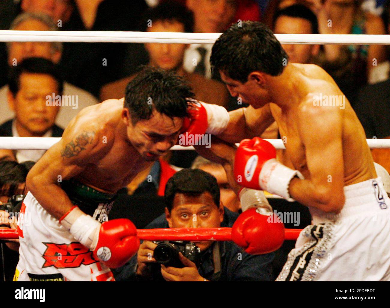 Erik Morales of Mexico, right, hits Manny Pacquiao, of the Philippines ...
