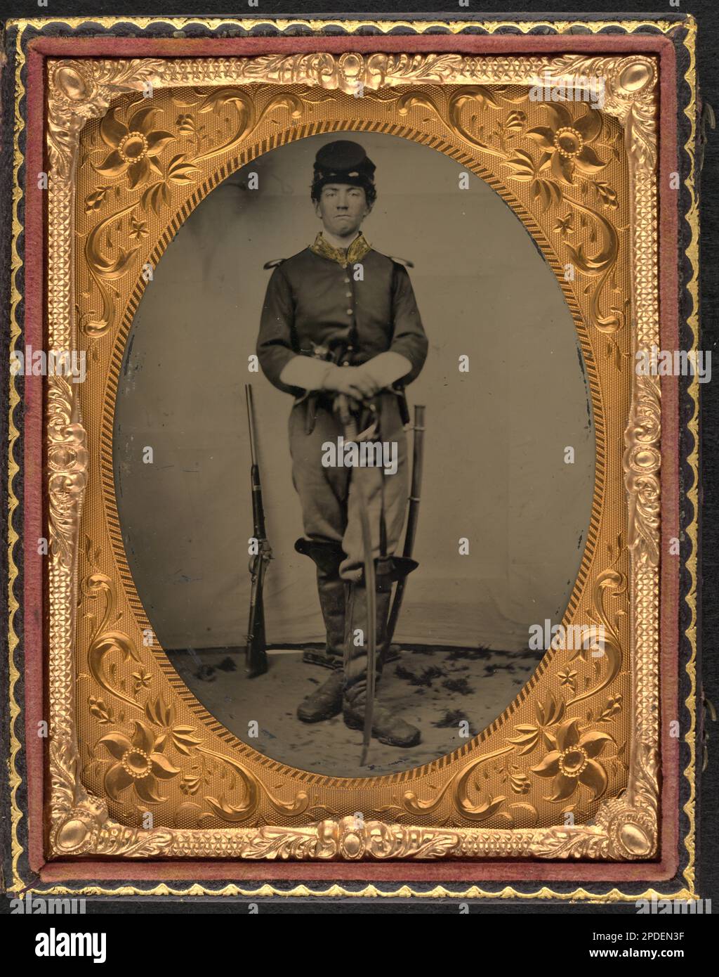 Unidentified soldier in Union uniform with Sharps rifle and cavalry ...