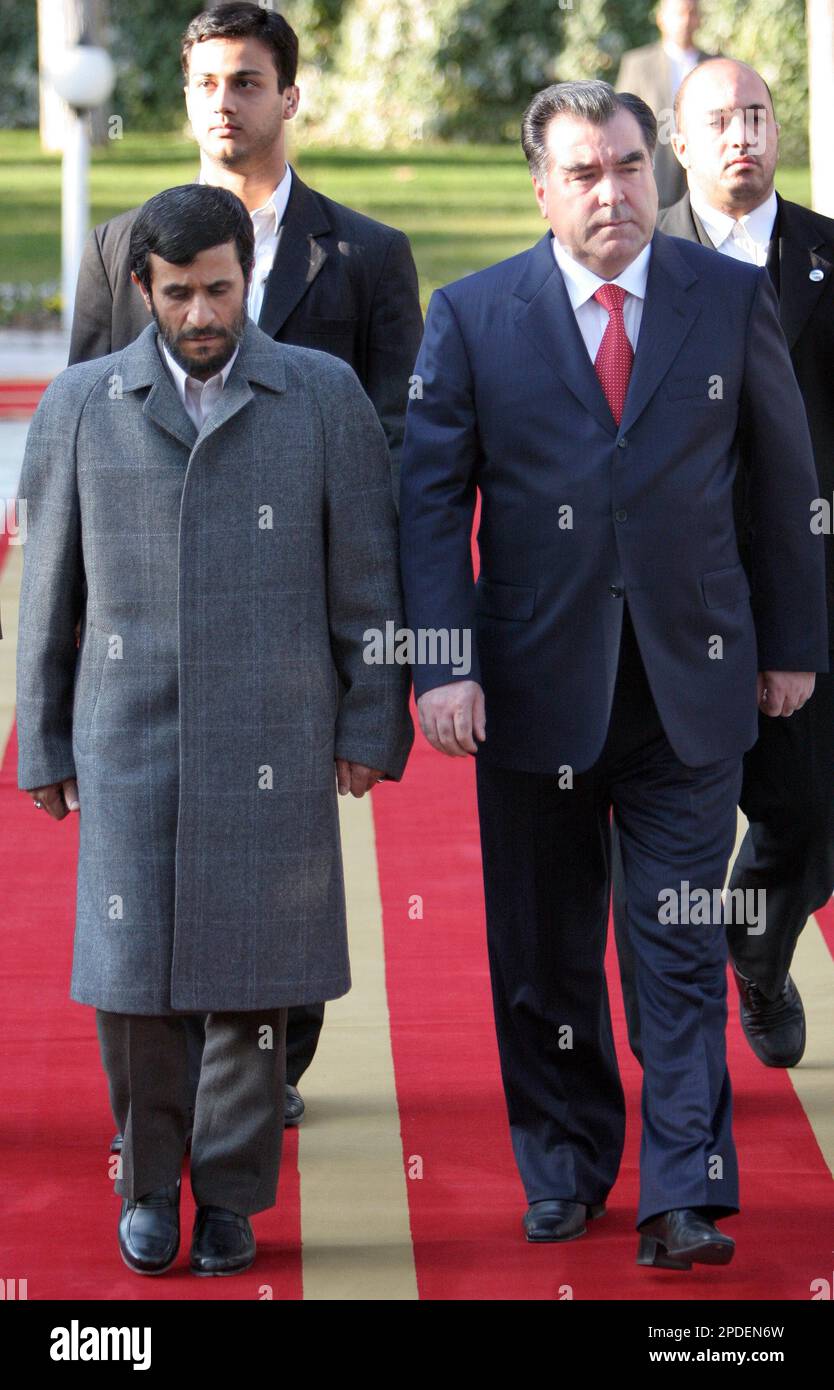 Iranian President Mahmoud Ahmadinejad, left, and his Tajik counterpart ...