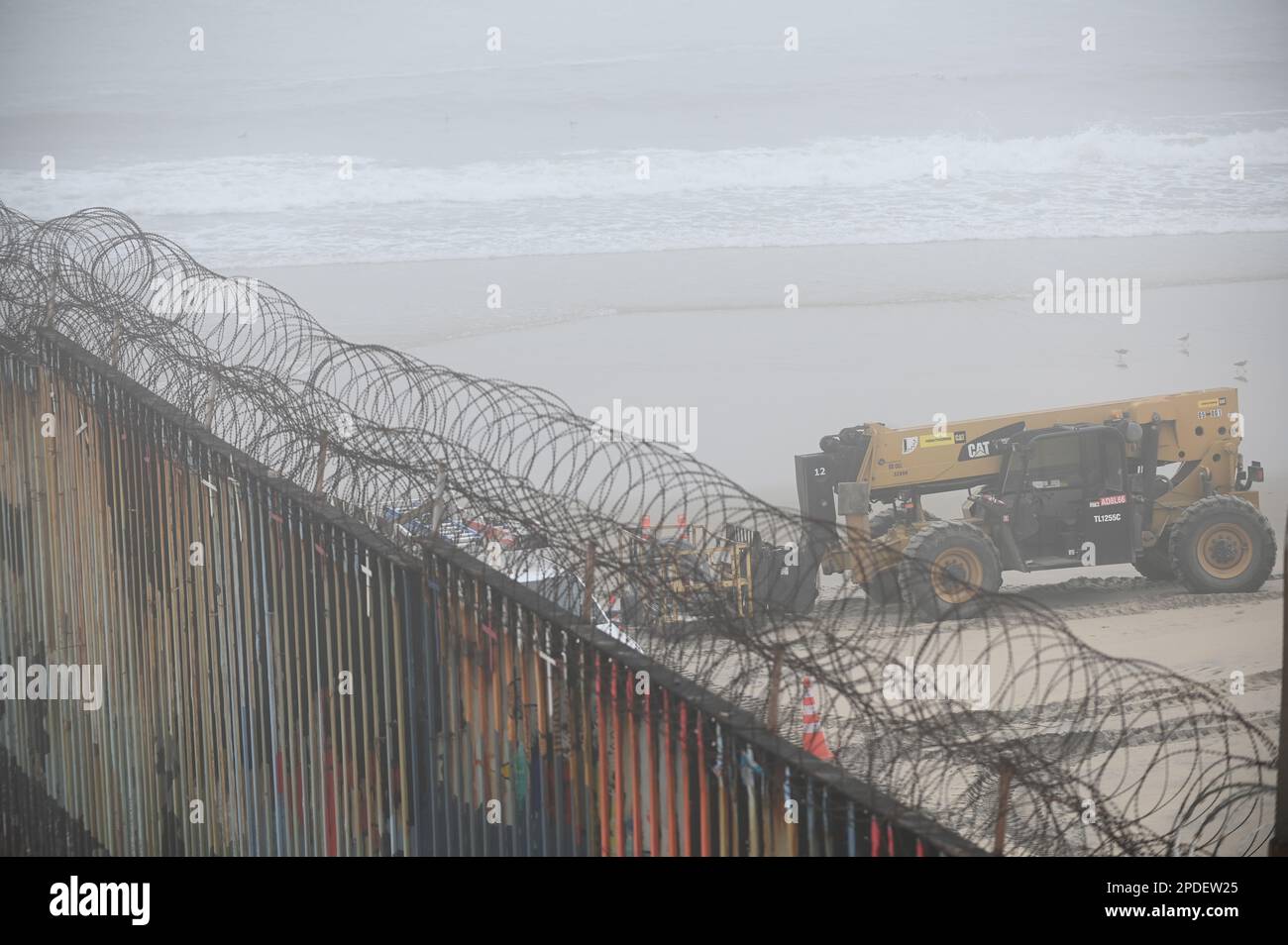 A new border fence construction has begun at the U.S.-Mexico border on ...
