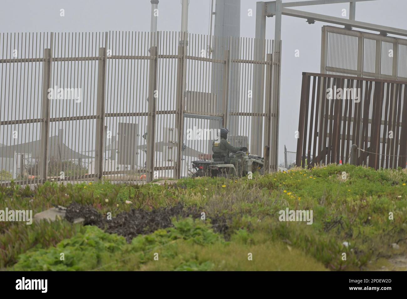A new border fence construction has begun at the U.S.-Mexico border on ...