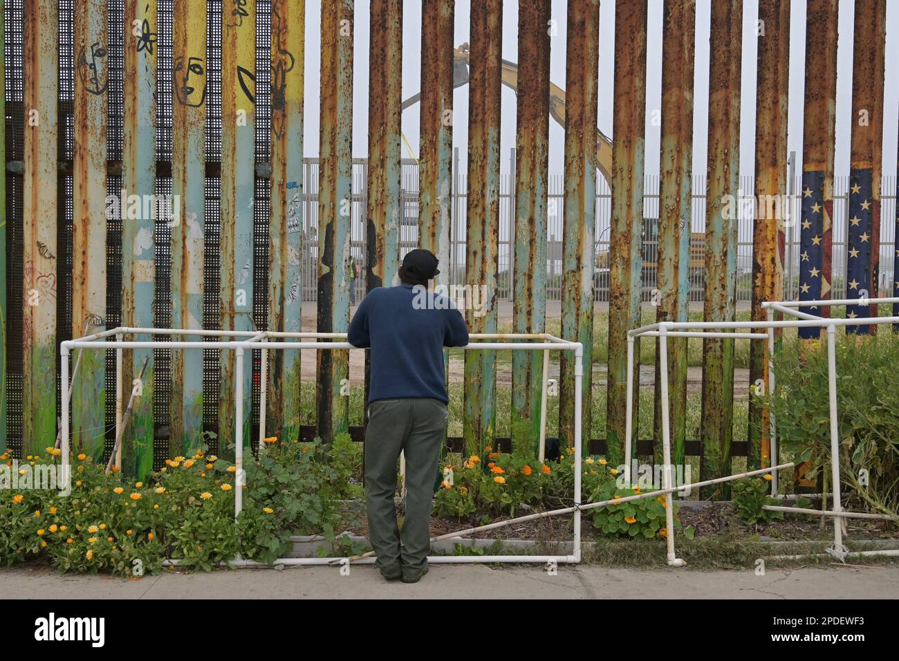 A new border fence construction has begun at the U.S.-Mexico border on ...