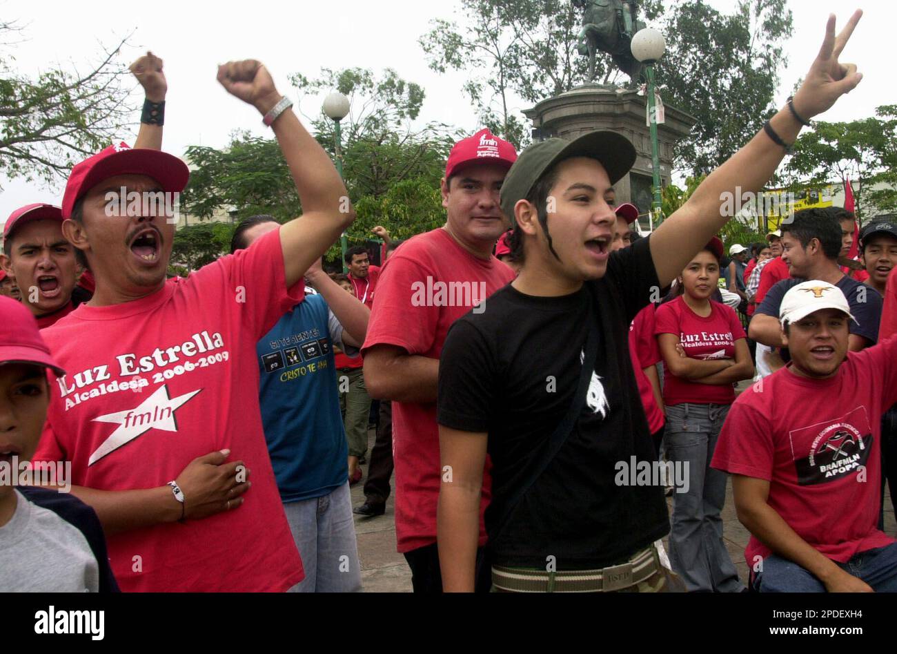 Young members of the Farabundo Marti National Liberation Front (FMLN ...