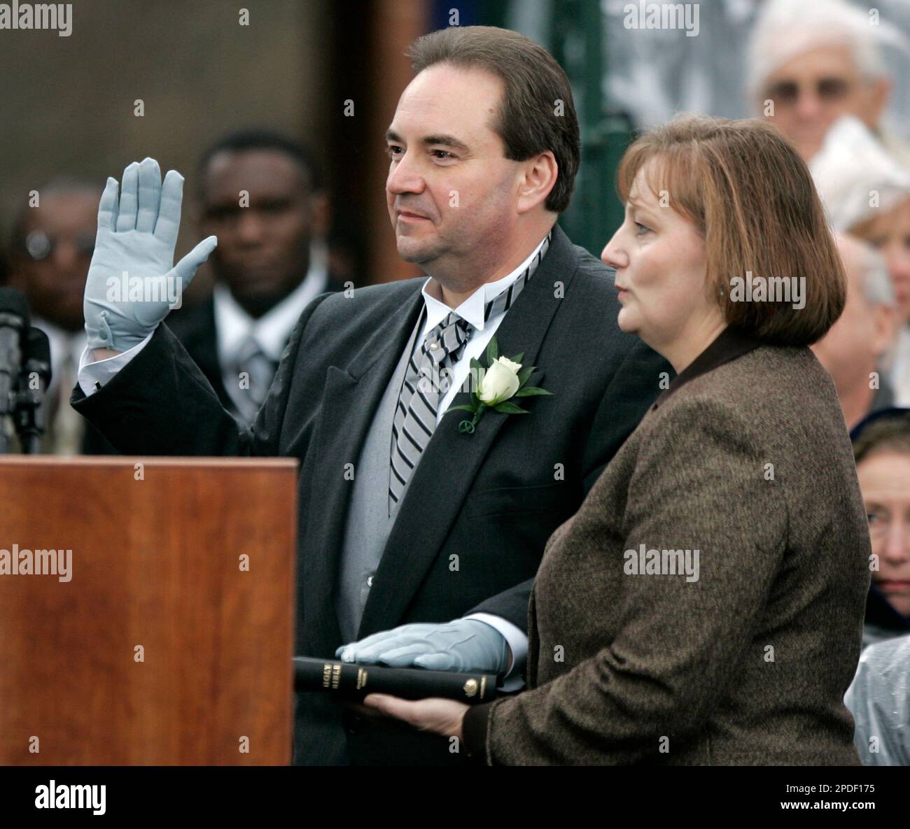 Virginia Lt. Gov. Bill Bolling, is sworn in as his wife, Jean Ann ...
