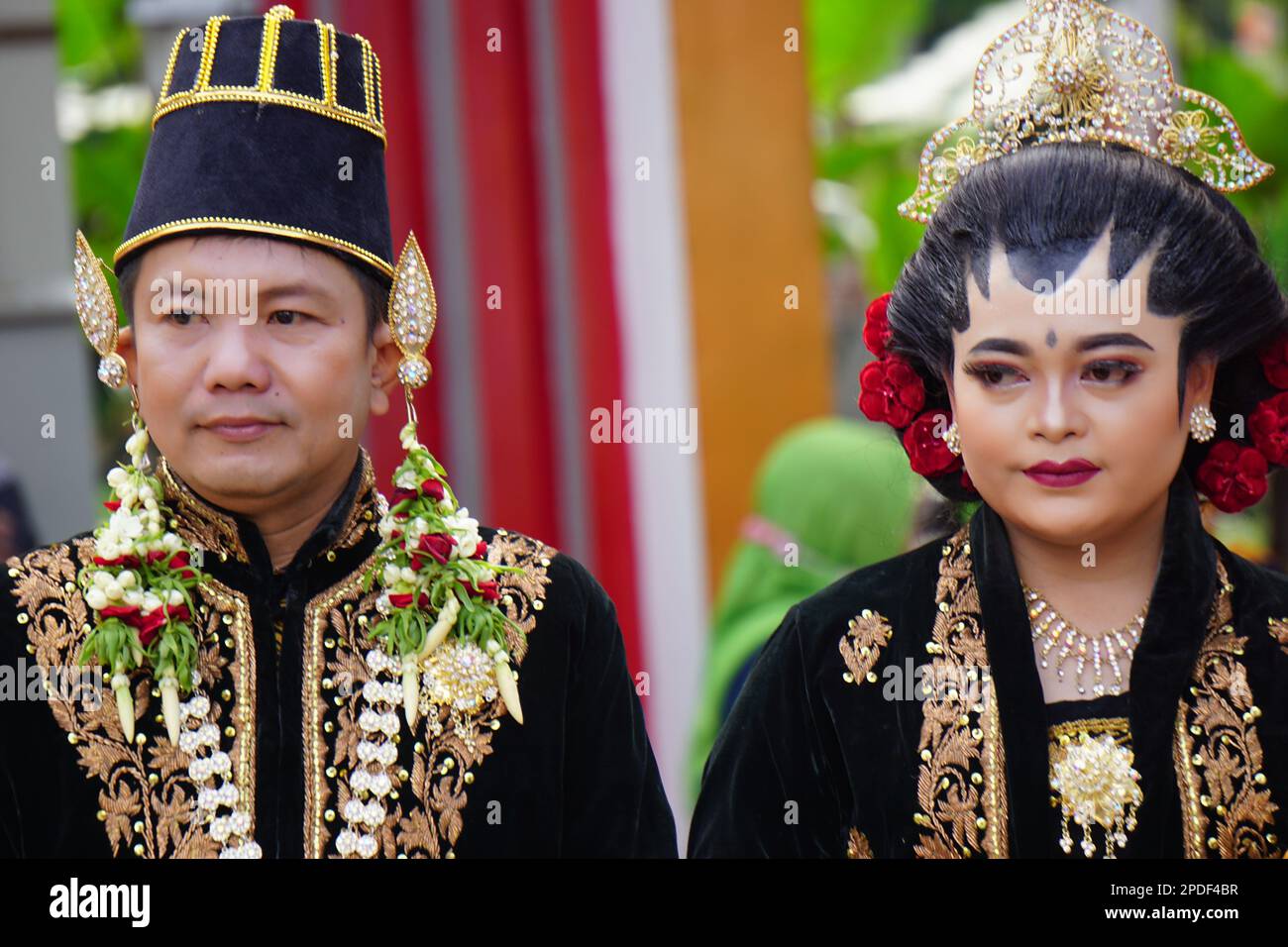 Indonesian with a javanese wedding dress Stock Photo - Alamy