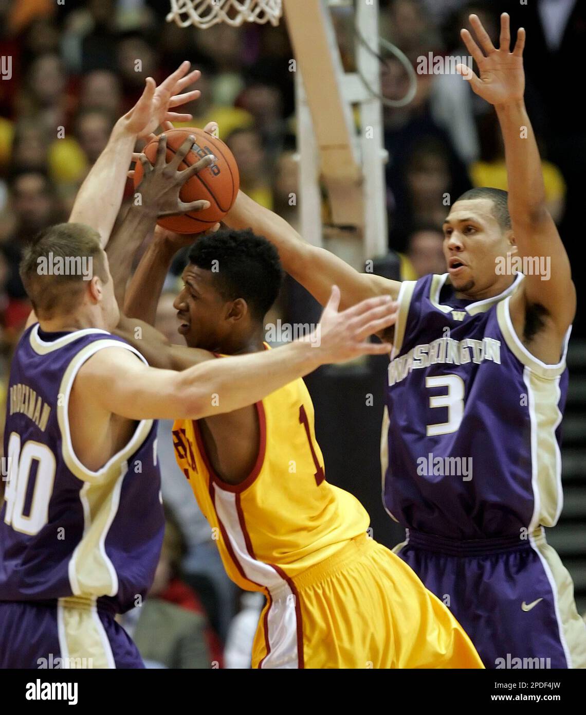Southern California's Nick Young, center, is guarded by Washington's ...