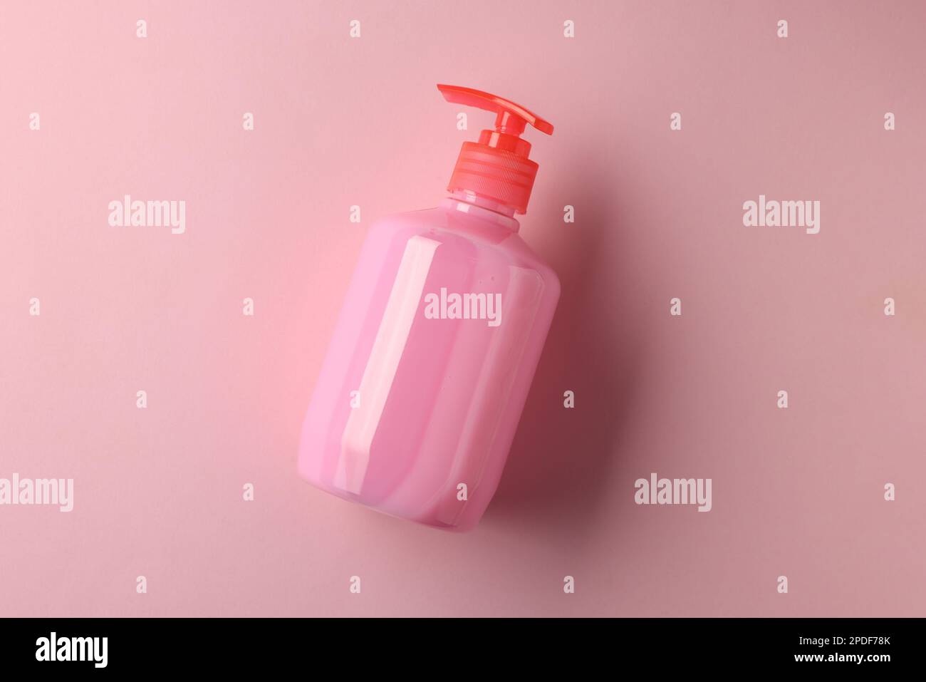 Bottle of liquid soap on pink background, top view Stock Photo - Alamy