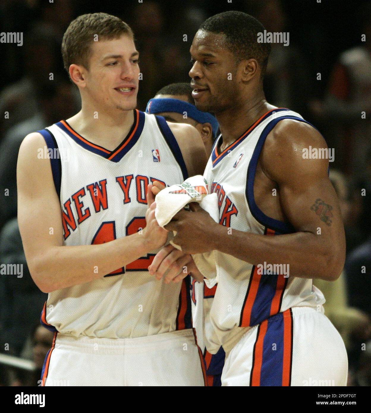 New York Knicks' David Lee, left, congratulates Antonio Davis after the ...