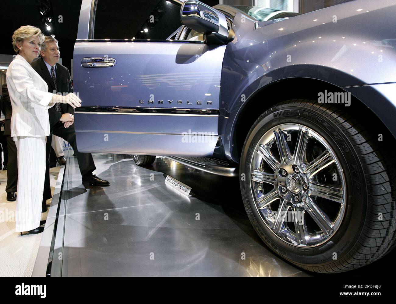 Michigan Gov. Jennifer Granholm views the Chrysler Aspen with Frank ...