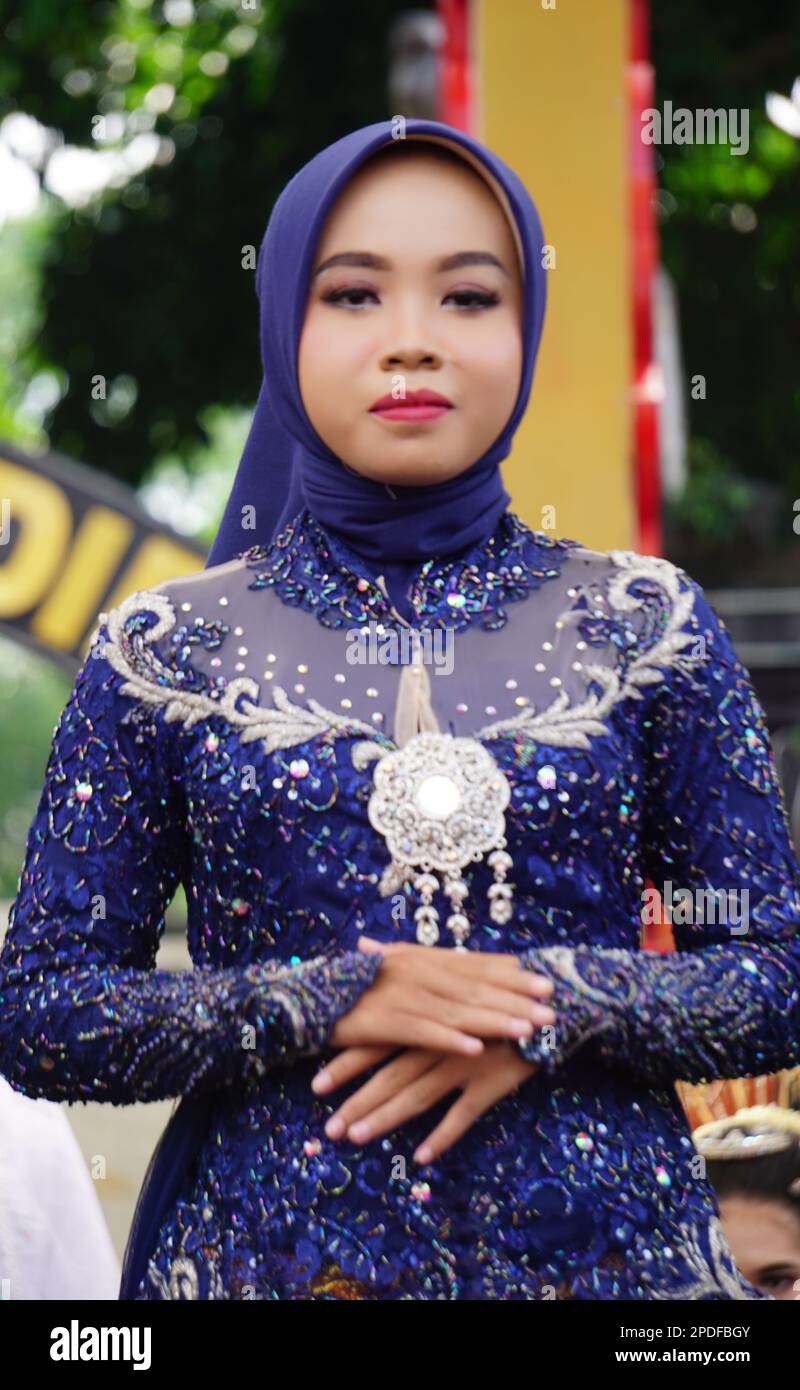 Indonesian with a Javanese wedding dress Stock Photo - Alamy
