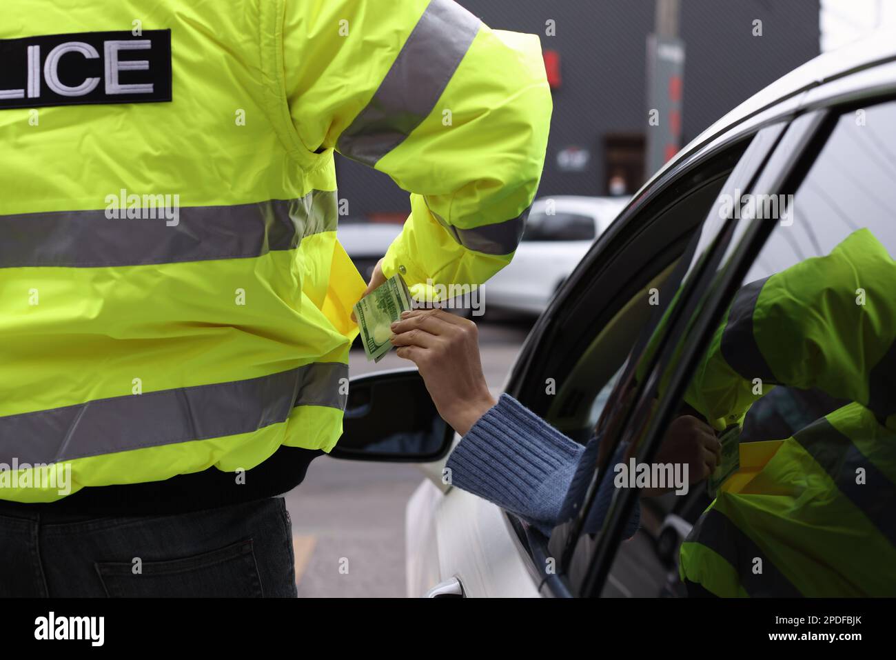 Young woman driver putting green hi-res stock photography and images ...