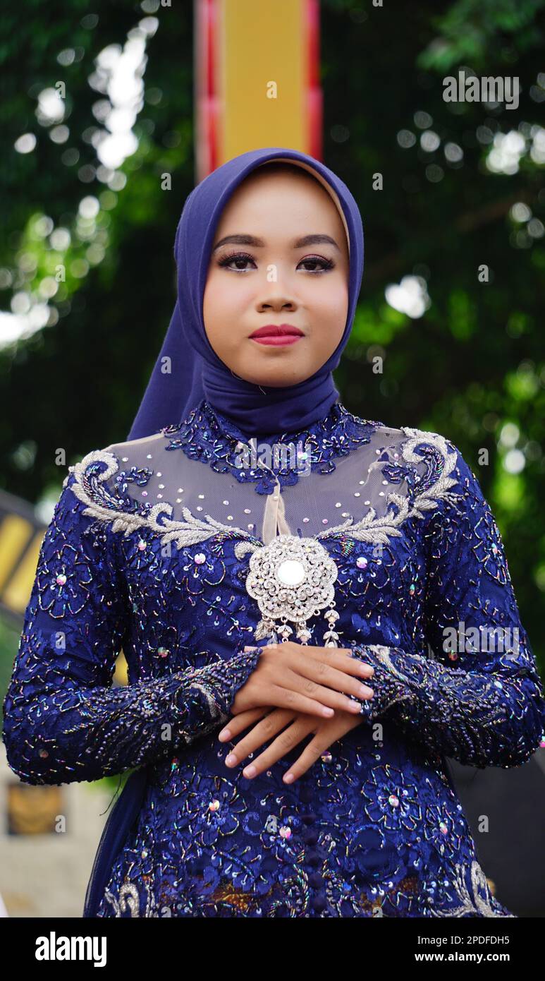 Indonesian with a Javanese wedding dress Stock Photo - Alamy