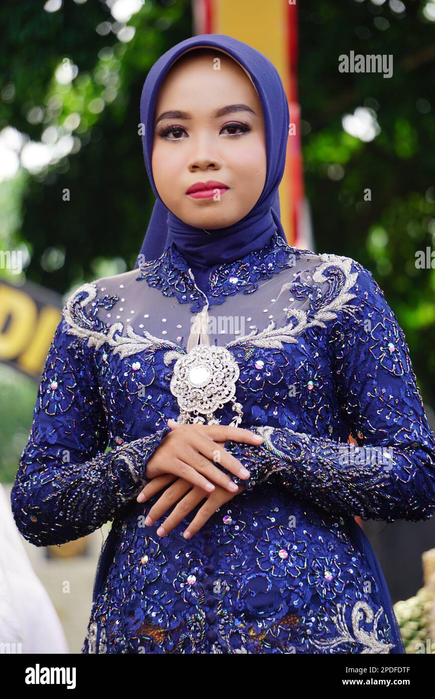 Indonesian with a Javanese wedding dress Stock Photo - Alamy