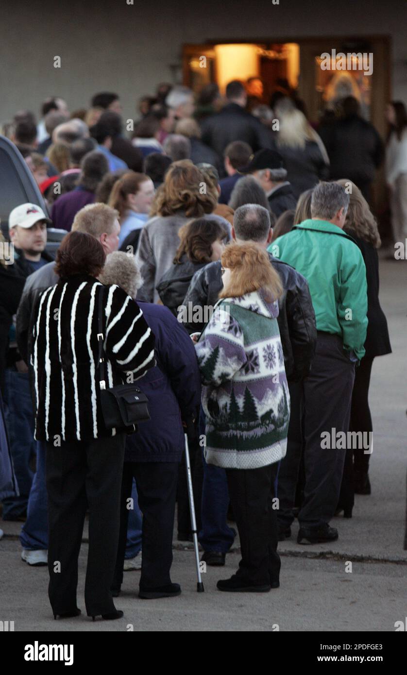 The line to enter the visitation of deceased coal miner Jerry Lee ...