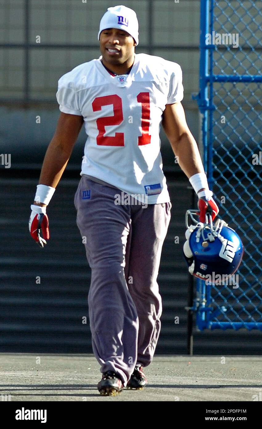 New York Giants running back Tiki Barber arrives at practice as they ...