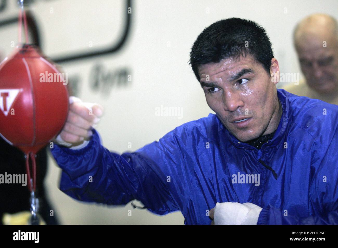 Welterweight boxer Carlos Baldomir, of Santa Fe, Argentina, trains at ...
