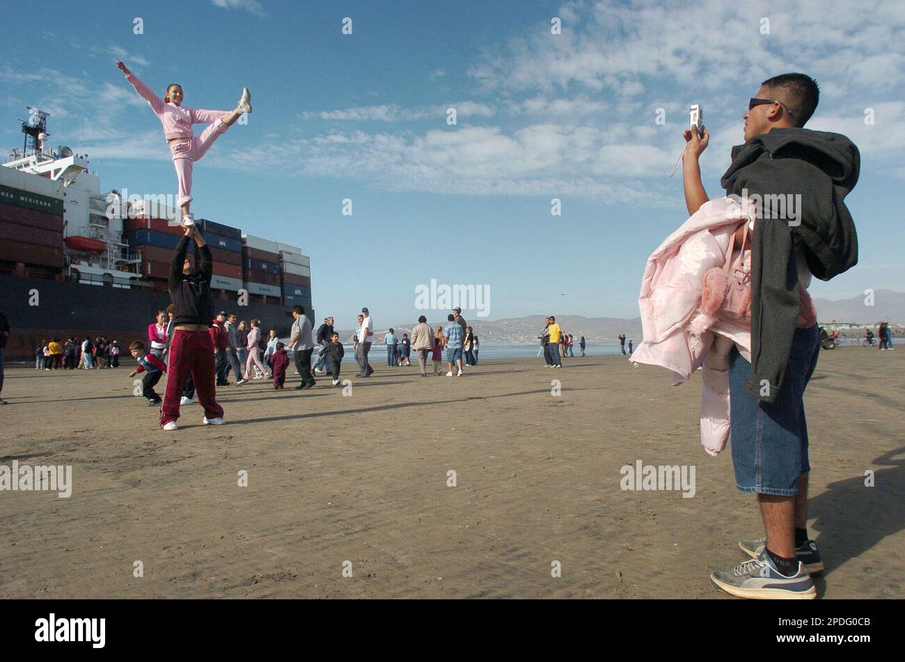 Cesar Gonzalez holds up Jeanette Romo as she poses for Jonathan Ramos ...