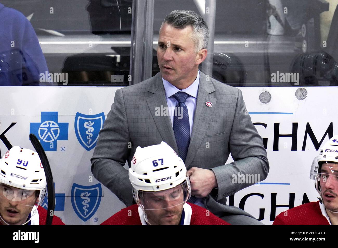 Montreal Canadiens coach Martin St. Louis stands behind the bench ...
