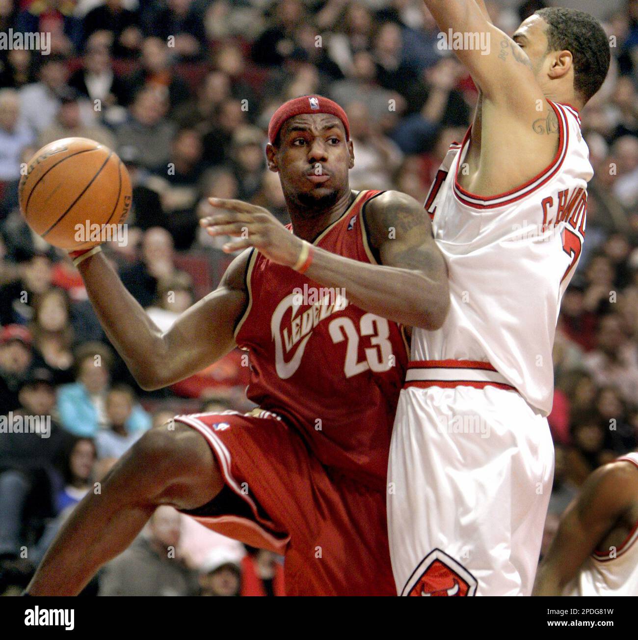 Cleveland Cavaliers' LeBron James, left, makes a pass under the basket ...