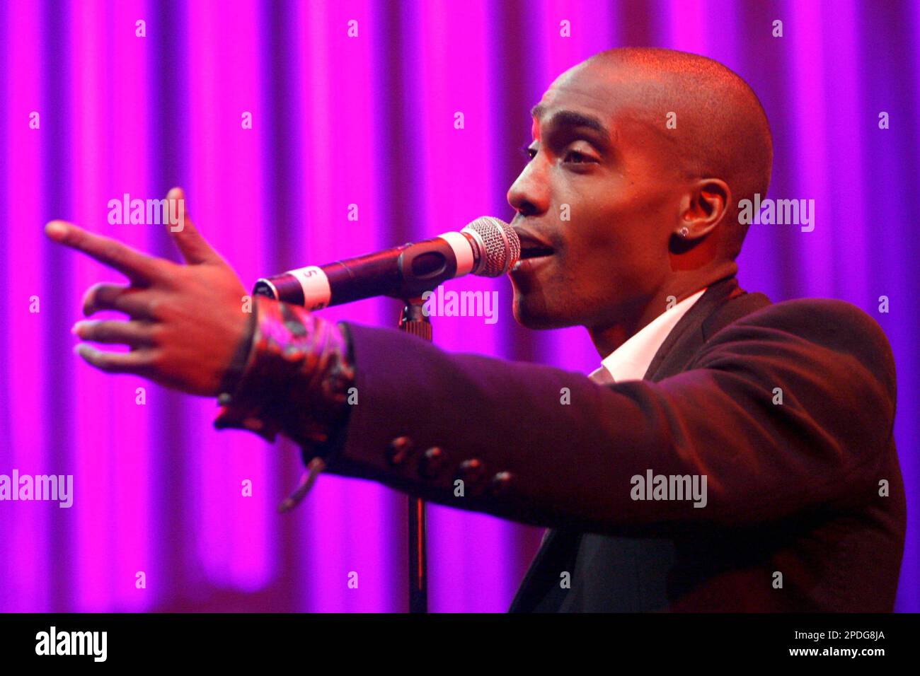 British singer Simon Webbe, former member of the boygroup "Blue ...
