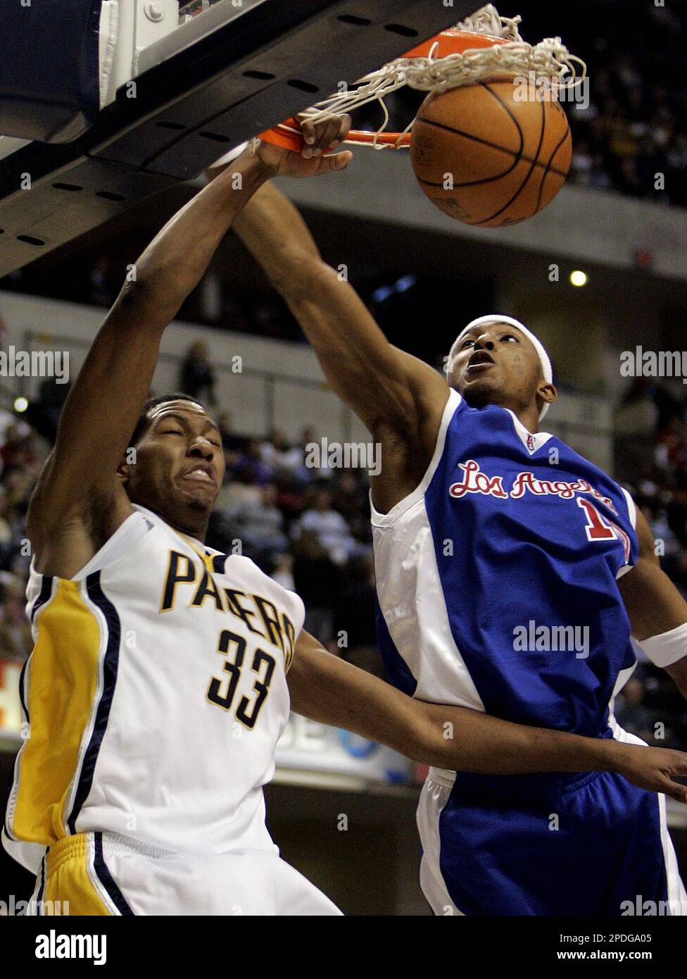 Indiana Pacers' Danny Granger, left, dunks against Los Angeles Clippers ...