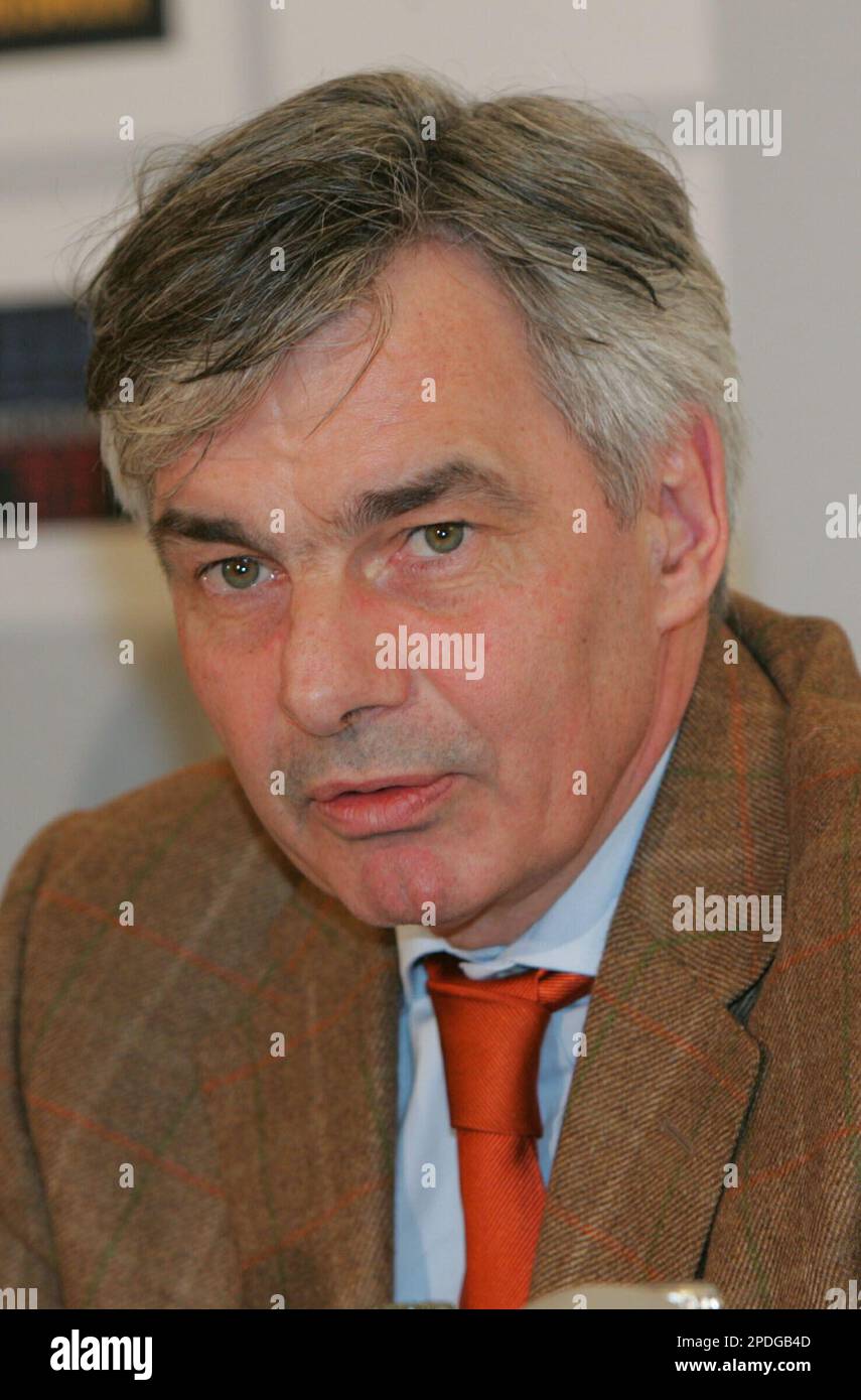 Der 56 Jahre alte Michael Meier wird am Mittwoch, 21. Dez. 2005, in ...