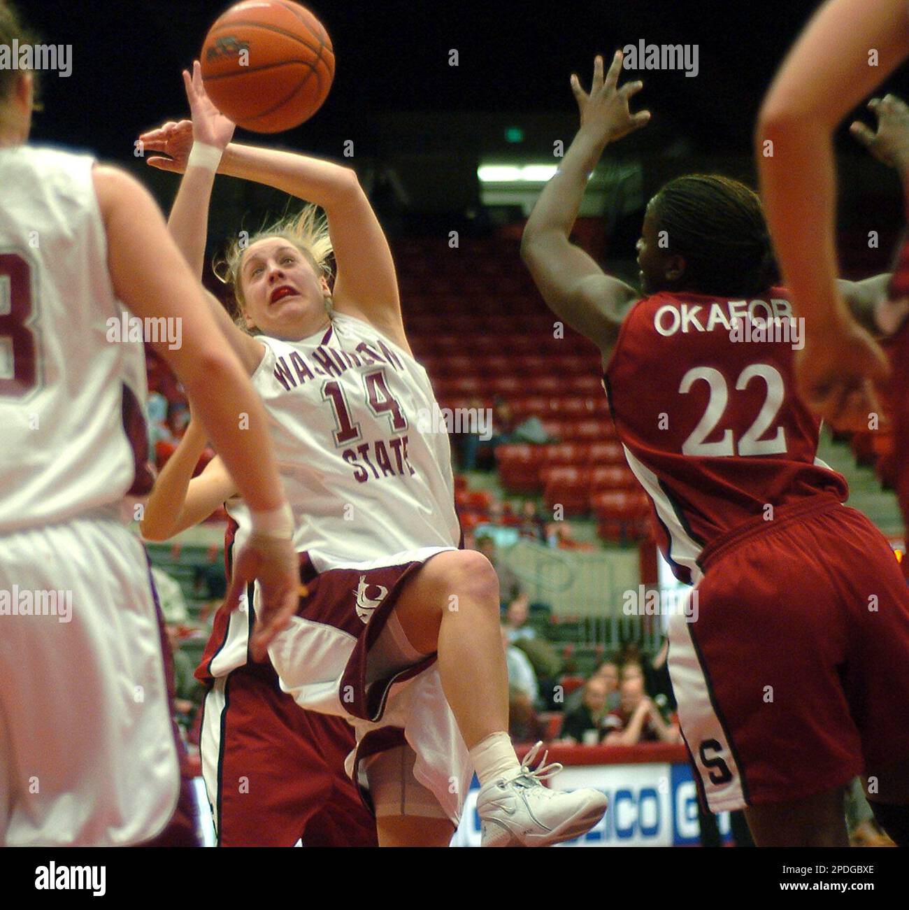 Washington State's Amanda DuRocher, left, and Stanford's Eziamaka ...