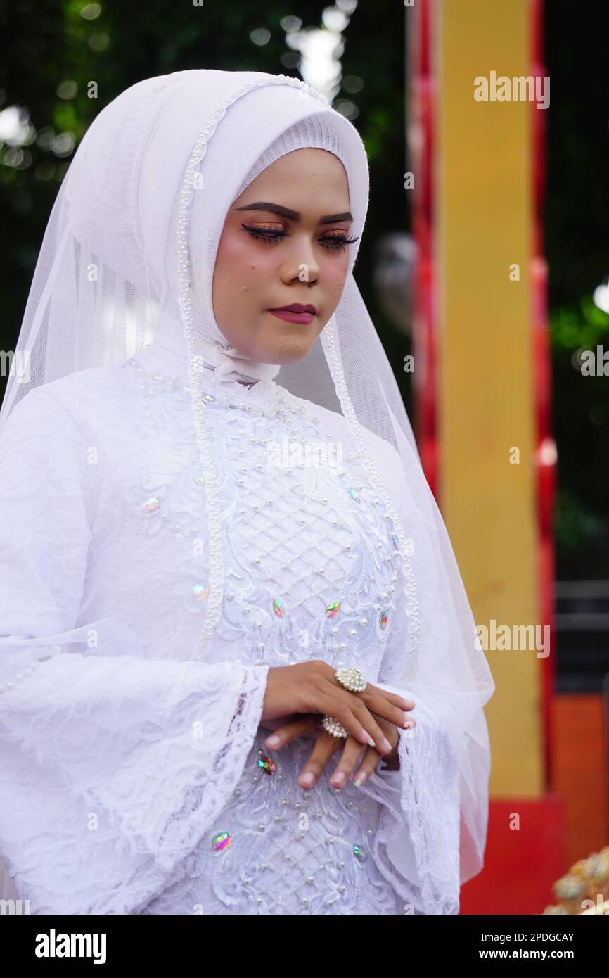 Indonesian with a Javanese wedding dress Stock Photo - Alamy
