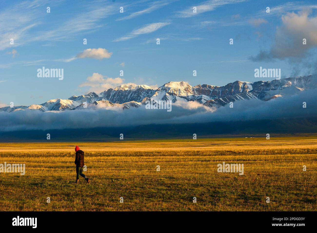 the mountains and waters around Tarim Lake are a unique and beautiful ...