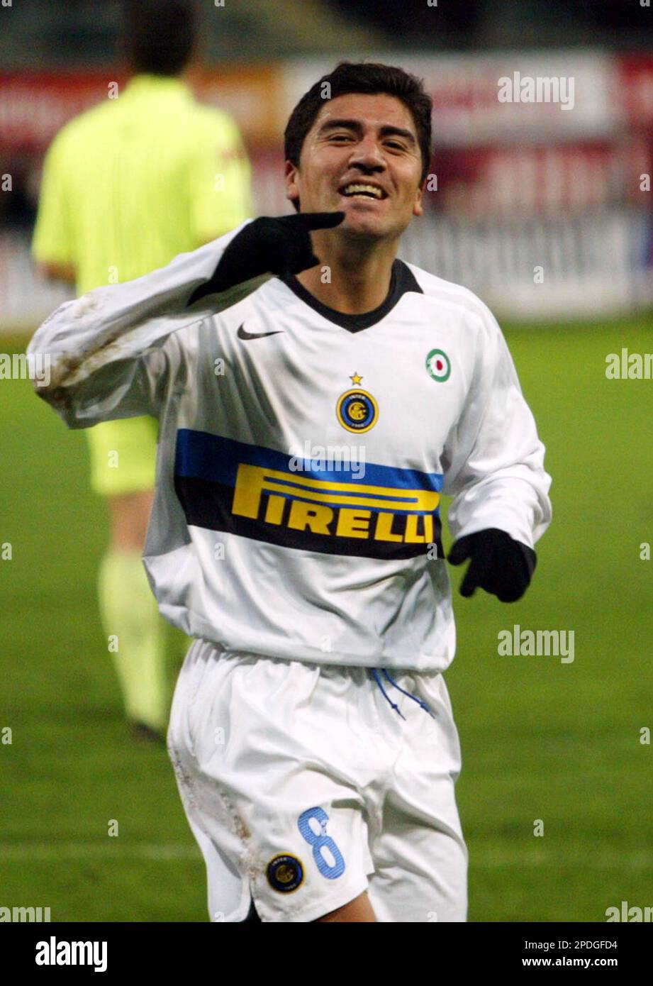 Inter Milan's David Marcelo Pizarro of Chile celebrates scoring during ...