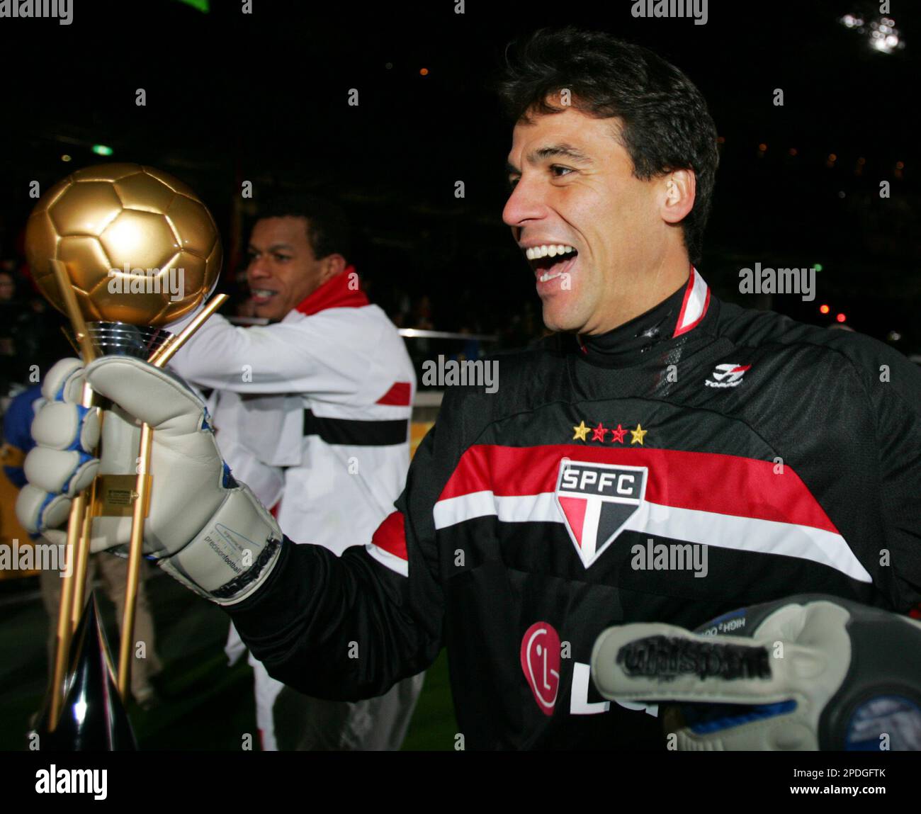 ** RETRANSMISSION TO CORRECT CENI IS HOLDING A TROPHY, NOT THE MVP ...