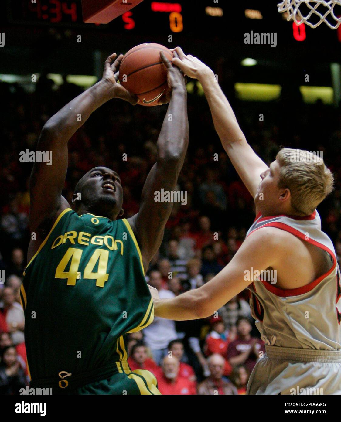 Oregon's Ivan Johnson (44) is fouled by New Mexico's Kyle Prochaska ...