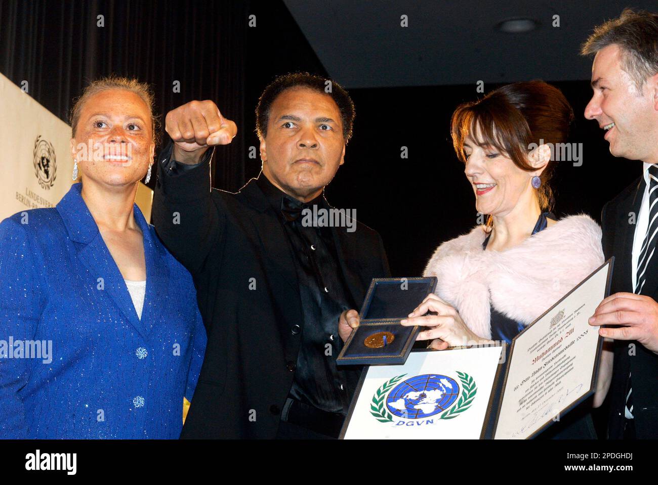 Lonnie Ali, Muhammad Ali, Christine Kalb, Chairwoman of the DGVN Berlin ...