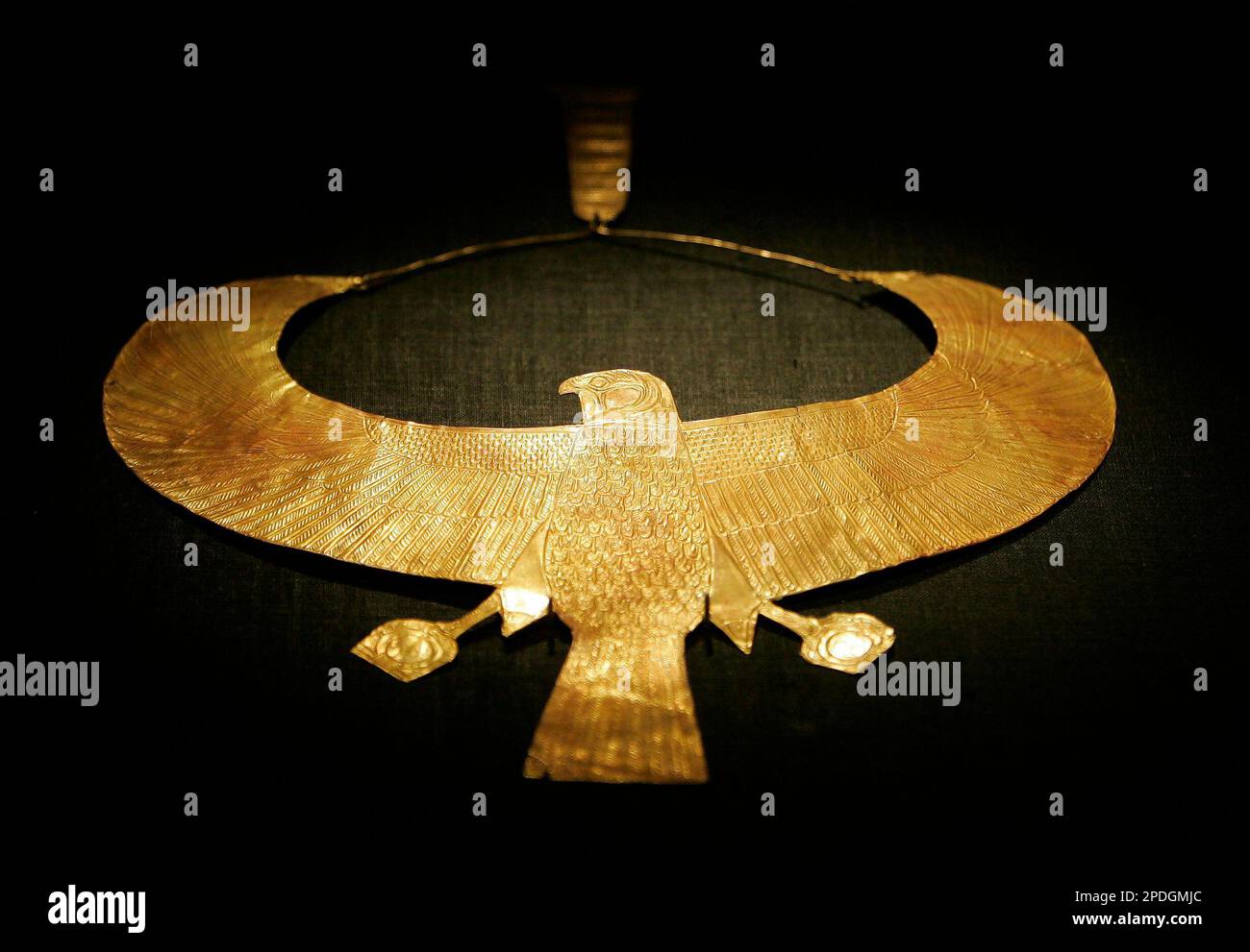 "The Falcon Collar," the collar wrapped around the neck of Tutankhamun ...