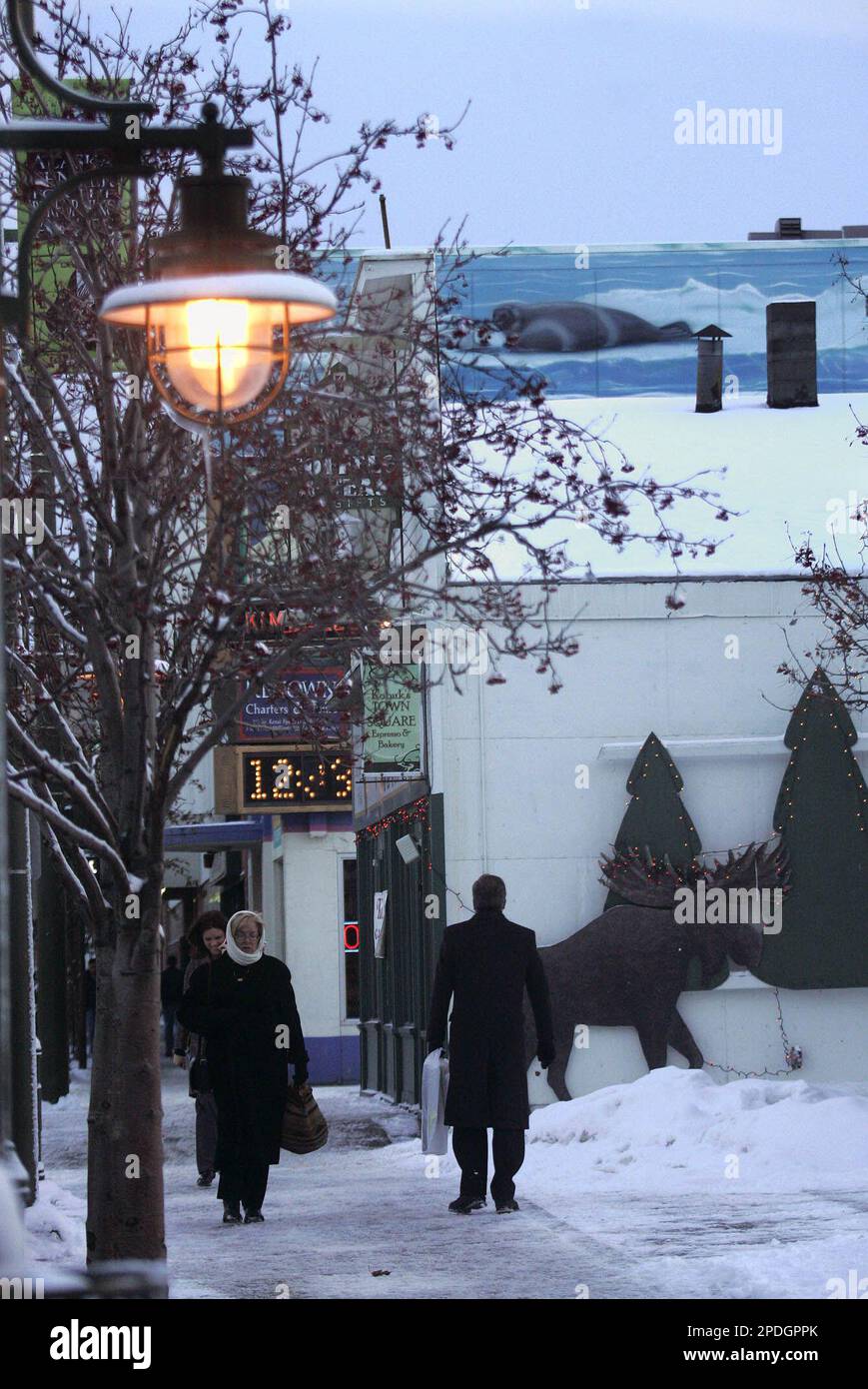 ** ADVANCE FOR WEEKEND OF DEC. 17-18 ** Street and Christmas lights ...