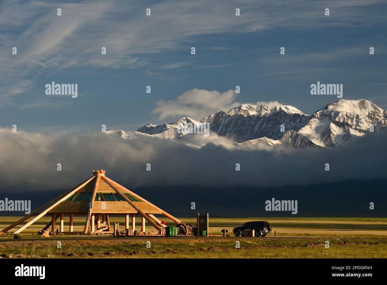 the mountains and waters around Tarim Lake are a unique and beautiful ...