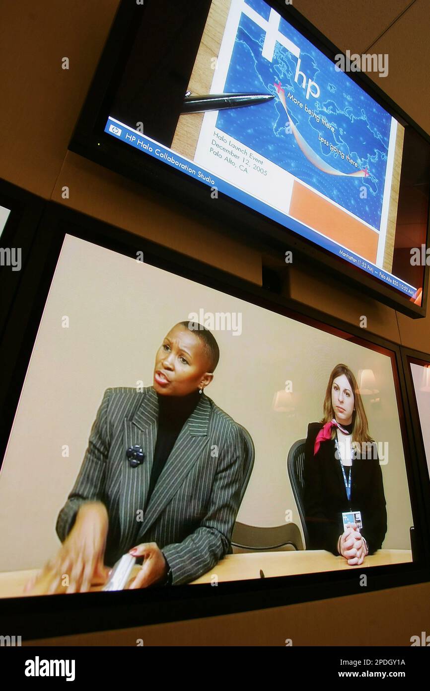 Hewlett-Packard employee Yvonne Taylor, left, and Amy Tokarski, of ...