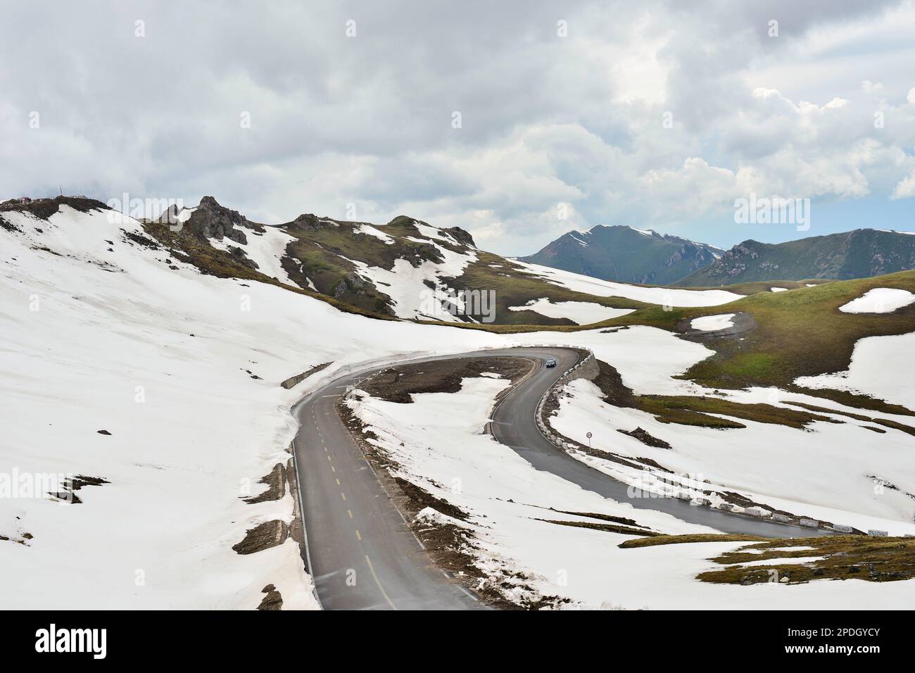 the mountains and waters around Tarim Lake are a unique and beautiful ...