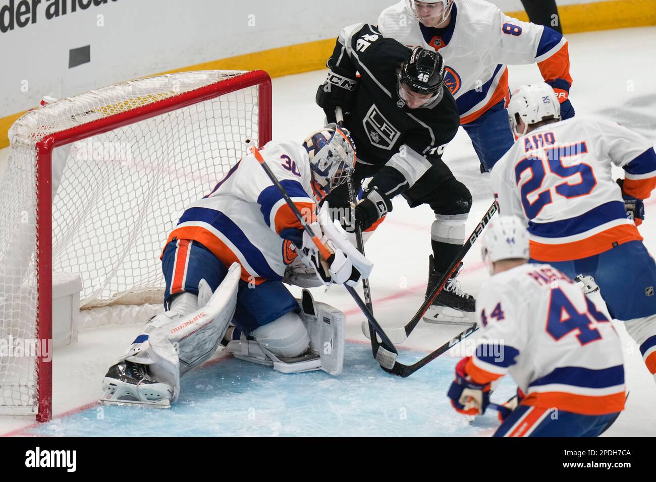 New York Islanders goaltender Ilya Sorokin (30) stops a shot by Los ...