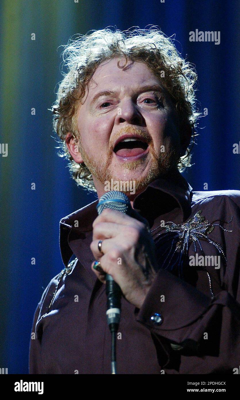 Lead singer Mick Hucknall of British rock group Simply Red performs ...