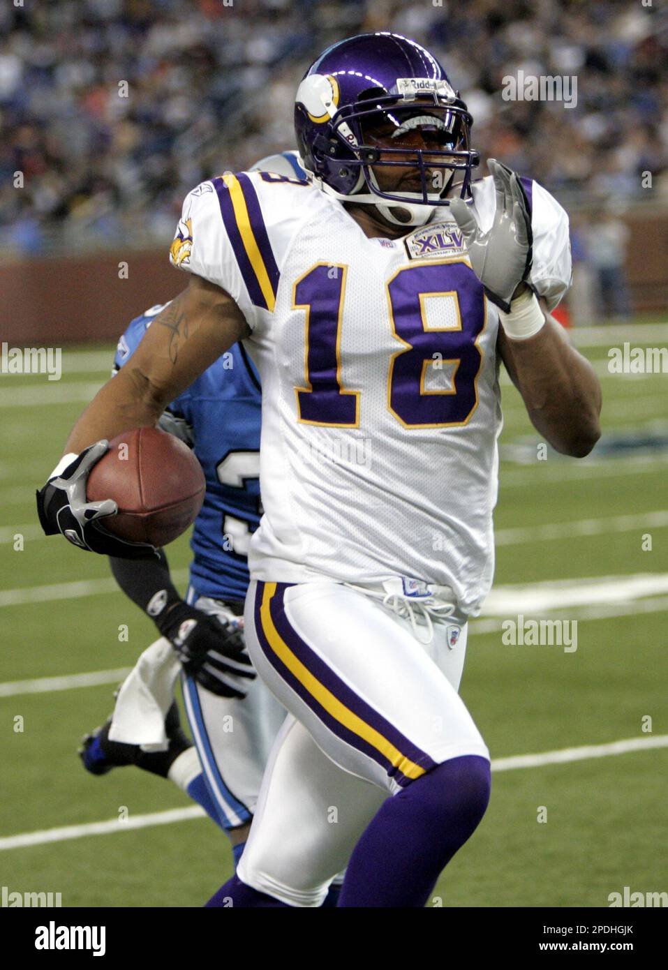 Minnesota Vikings receiver Koren Robinson (18) outruns Detroit Lions ...