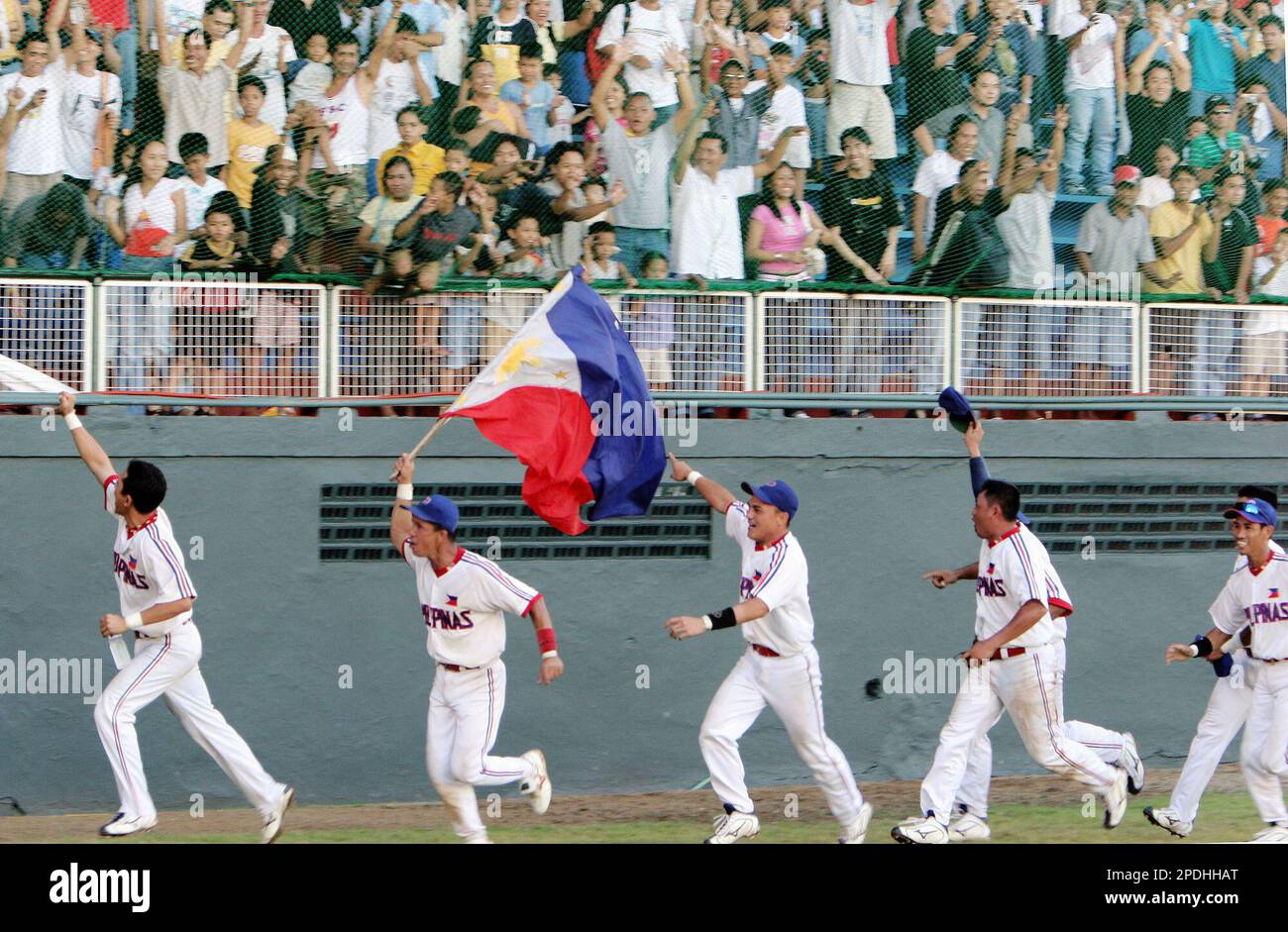 The Philippine baseball team celebrates their win over Thailand at ...