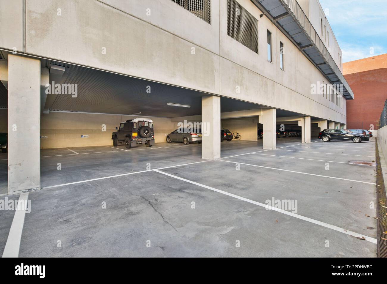 Garages under construction hi-res stock photography and images - Alamy