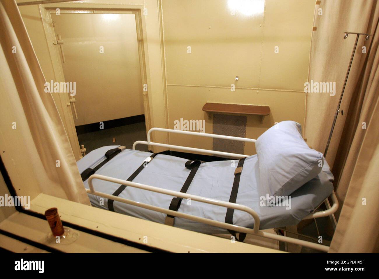 The execution chamber at Central prison in Raleigh, N.C., is seen ...