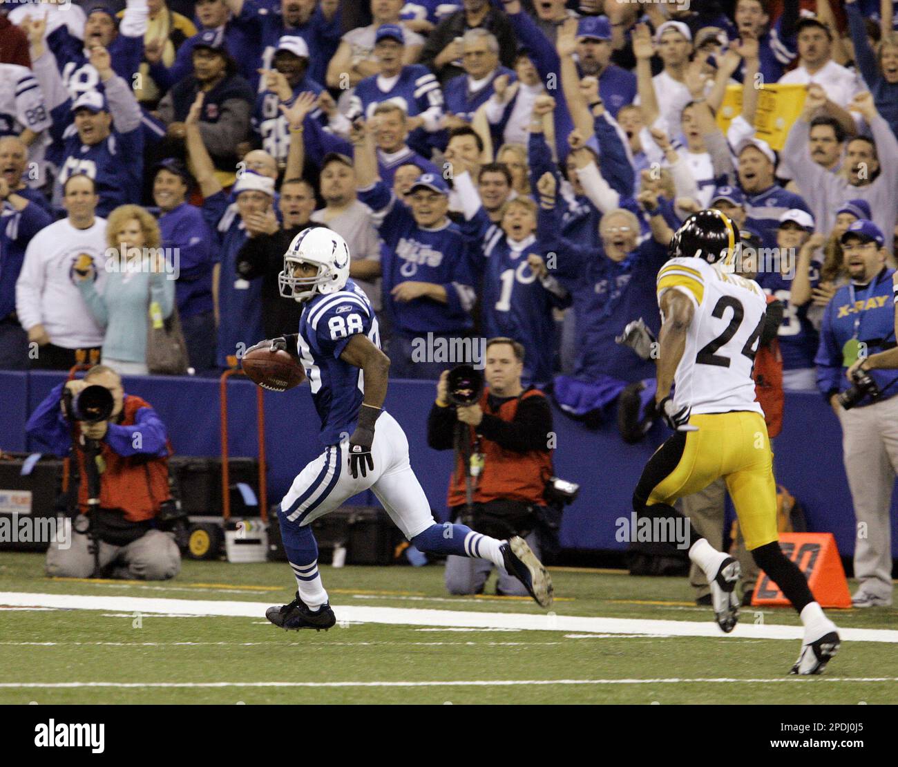 Indianapolis Colts' Marvin Harrison, left, runs in for an 80-yard ...